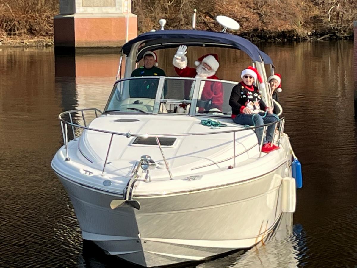 Santa Claus is Coming to Town -- by Boat | Prince William Living